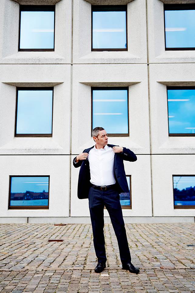 'Min kone tør ikke sige, hvad jeg laver, når vi er til middagsselskaber”